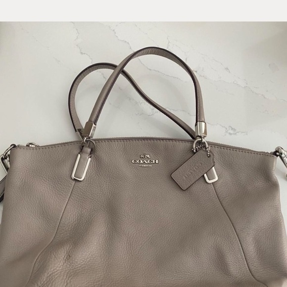 Coach | Bags | Coach Gray Leather Shoulder Bag With Classic Design ...